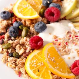 Fromage blanc aux céréales et aux fruits frais | Mes Recettes